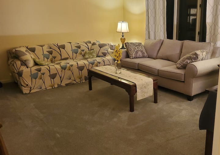 Entire Beautifully Maintained 3 Br Home - Foxborough, MA