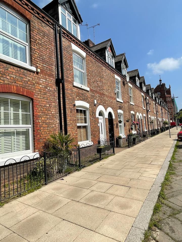 Ancoats Unique Historical Townhouse -As Seen On Tv - Manchester