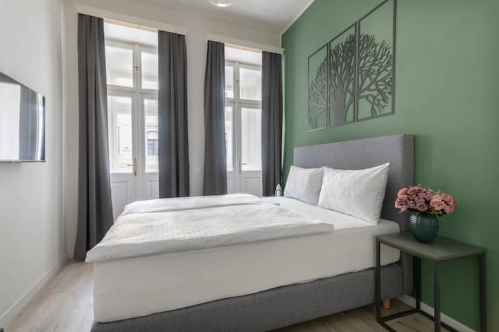 Dwellfort | Charming Apartment In A Lovely Area - Prague