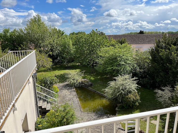 Agréable Maison De Ville Avec Parking Gratuit - Bourges