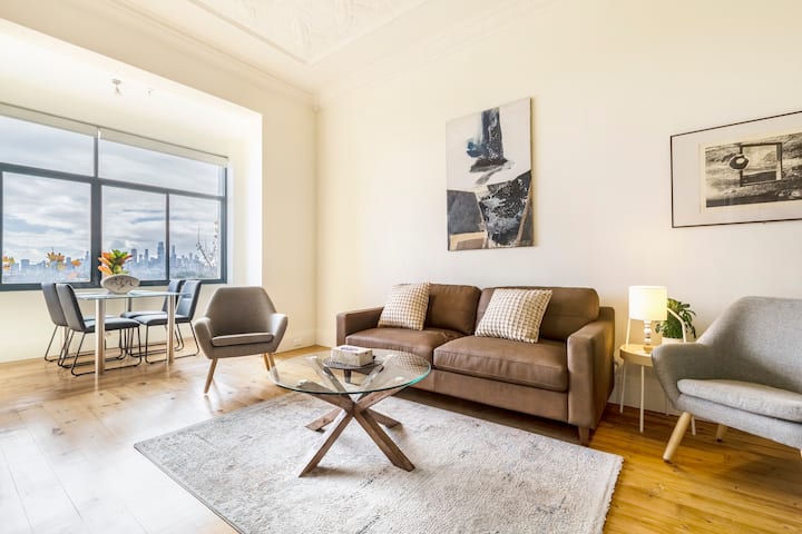 Charming Blend 2br With Parking! - St Kilda