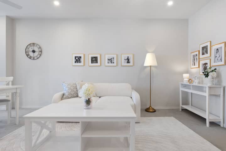 2 Bedroom Apartment + Free Parking; Sleeps 6 - Brisbane