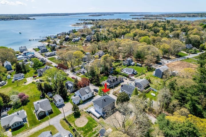 Peaceful Onset Beach Home. 5 Bedrooms, Wareham Ma - Wareham, MA
