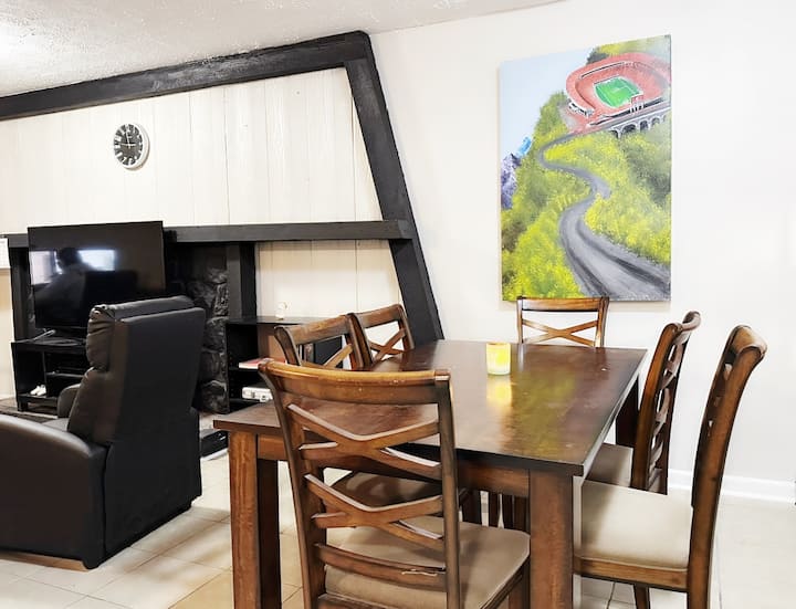 Private Room #B - Minutes To Hospitals & Downtown - Athens, GA