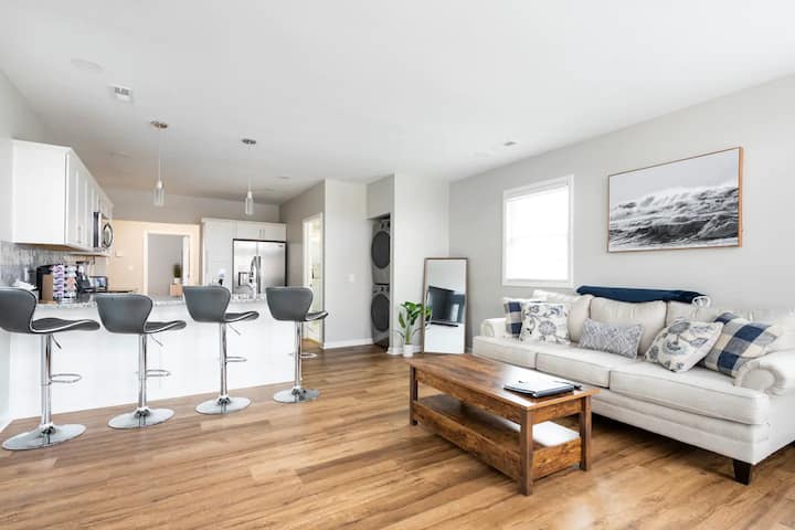 Luxe Open-concept Apt For 5/balcony/nr Bars/shops - Plantation, KY