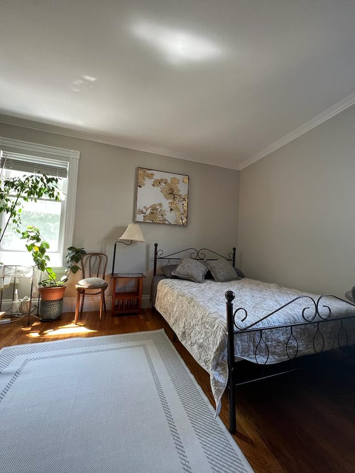 Large Private Room (Orchid Room) - Boston, MA