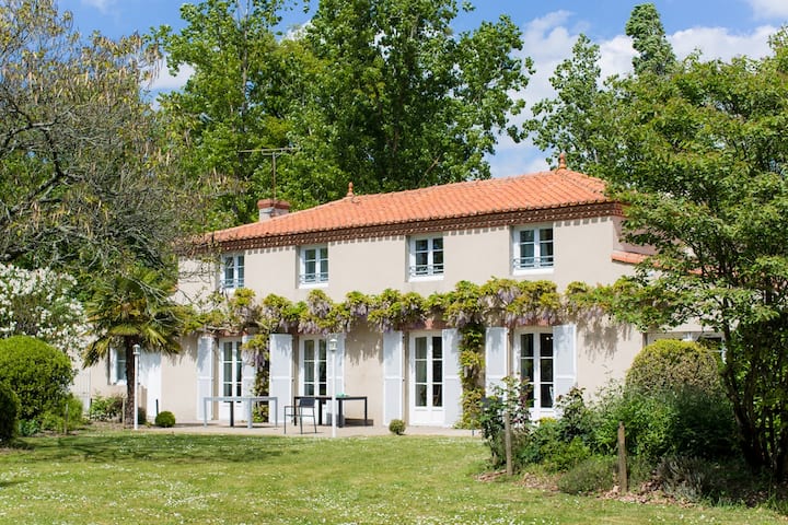 Gîte De Groupe Dans Les Vignes - Clisson