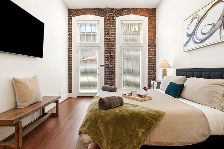 Ultimate Vacation & Event Spot | Fabu Posh Palafox - Pensacola, FL