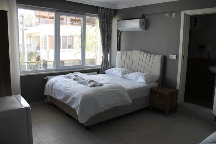 Huzurlu ÇIft Kişilik Oda - Edremit, Balıkesir