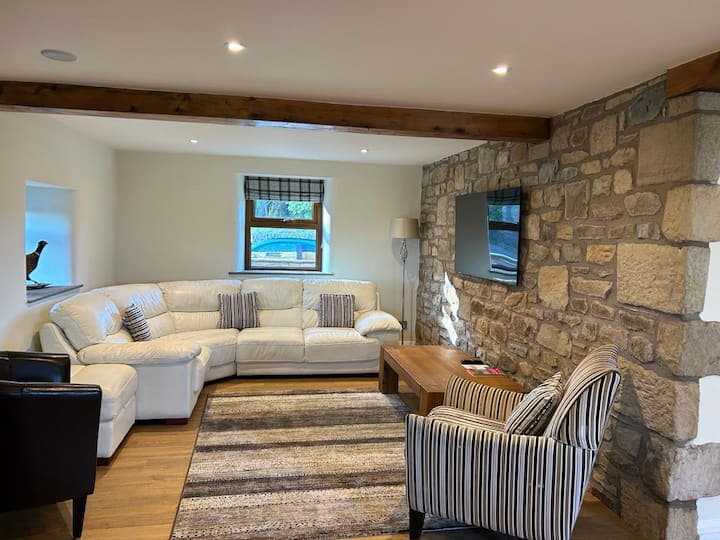Superb Ribble Valley Location Hot Tub Sleeps 8 - Clitheroe