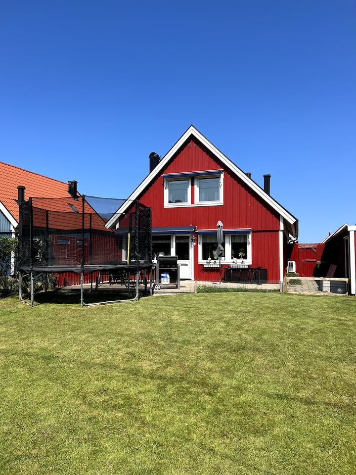 Mysigt Radhus I Lugnt Område - Vänersborg