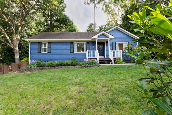 Blue Sky Bungalow No Pet Fee - Swannanoa, NC
