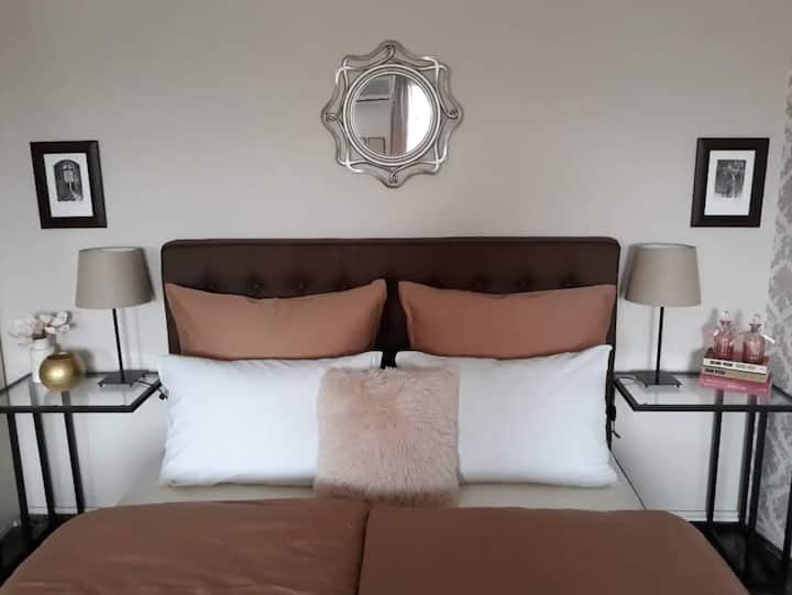 Central Apartment 5min To Beach - バルナ