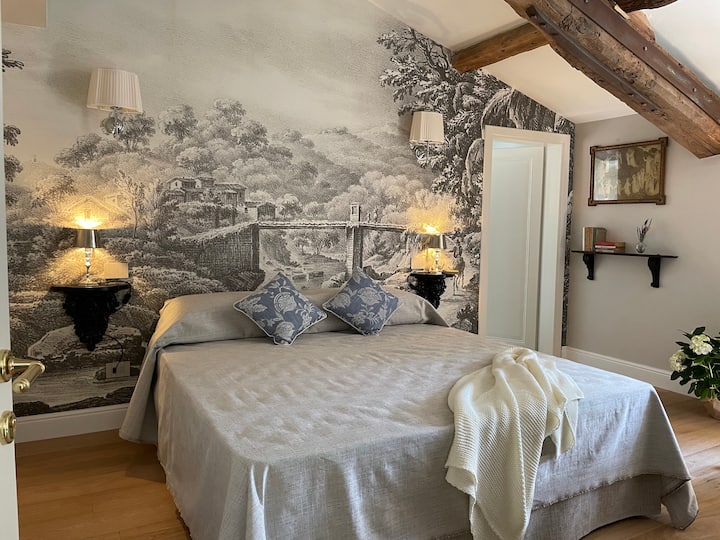 Charming Private Ensuite Angels Room - Bagni di Lucca
