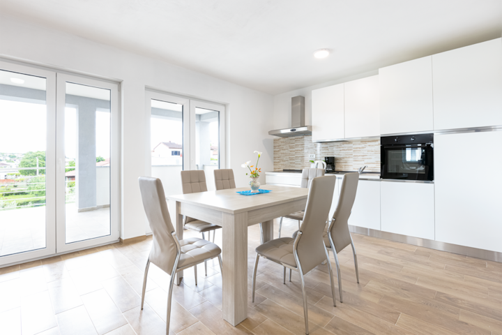 Heated Pool & Balcony 2-bedroom Apartment - Pula