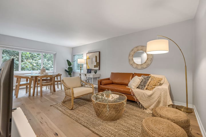 Stylish Chic Condo + Free Parking, Convention Ctr! - Seattle, WA