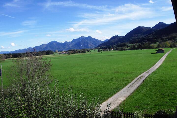 Gemütliche Ferienwohnung Mit Bergblick - Bernau am Chiemsee