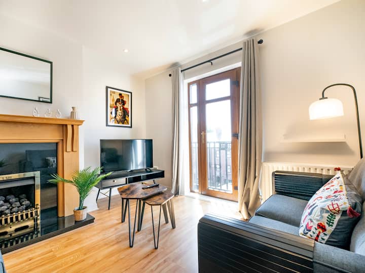 Beautiful 2 Br Apt | Queens Quarter | Lots Nearby! - Belfast