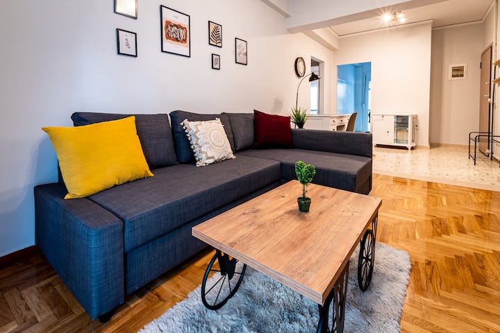 The Athenian Hideaway 2-bdr Apt In Thiseio - Athens