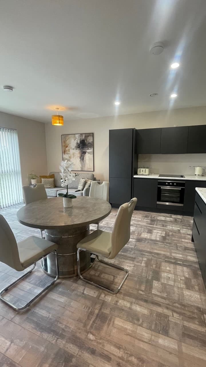 Beautiful 2 Bed, 2 Bath Apartment With Balcony - Galway