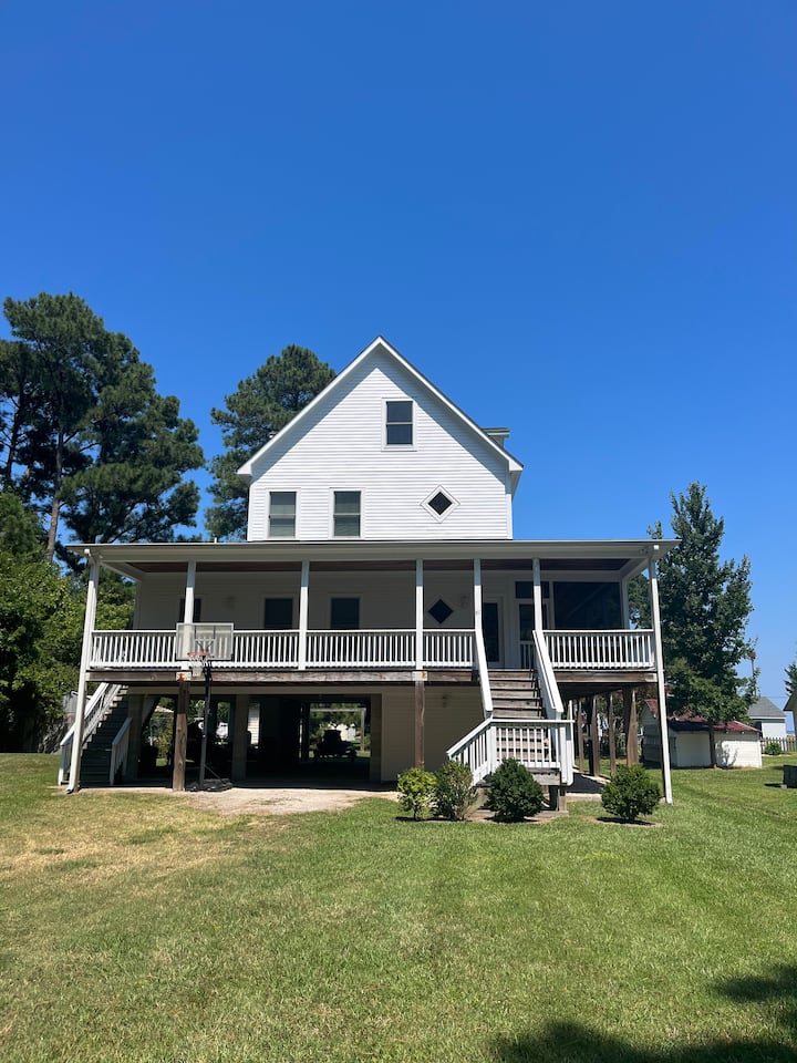 4 Bedroom Plus Loft Walk To Bay Beach - Deltaville, VA