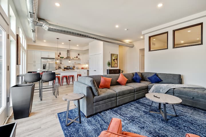 Cozy&comfy W/balcony! Heat Of Fishtown Sleeps 8! - Philadelphia, PA