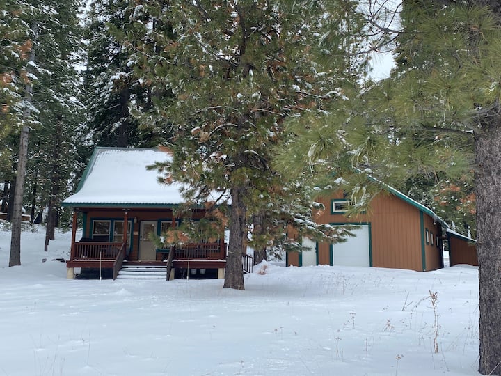 Dog Friendly 4-season Cabin + Garage, Meadow View - Pinecrest, CA
