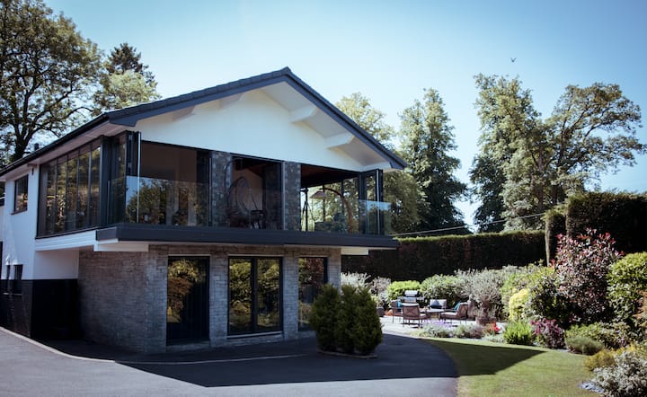 Lake District Luxury
A Garden Suite With  Hot Tub - Bowness-on-Windermere