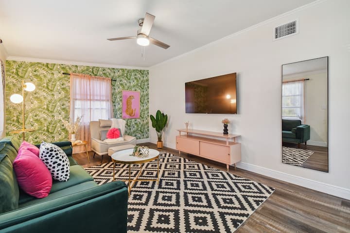 Chic Bungalow + Heated Pool | Outdoor Shower - Pinellas Park, FL