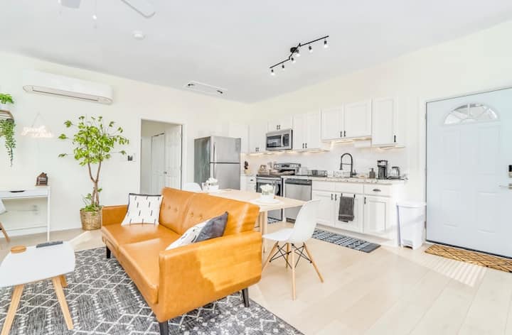 Serene Tree House Retreat | Spacious 1br/1bth Home - Chesapeake, VA