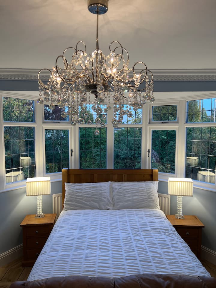Charming Dble Room, Private Bath - Stoke-on-Trent