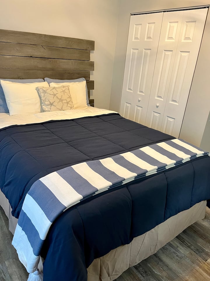 Home Office With Queen Bed - Lexington, KY