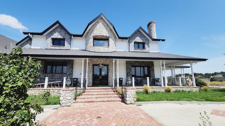 Manor On Santellan Vineyards - San Miguel, CA
