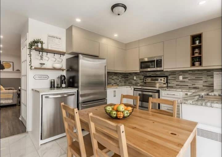 Family Friendly | Cozy 3 Bedroom - Laval