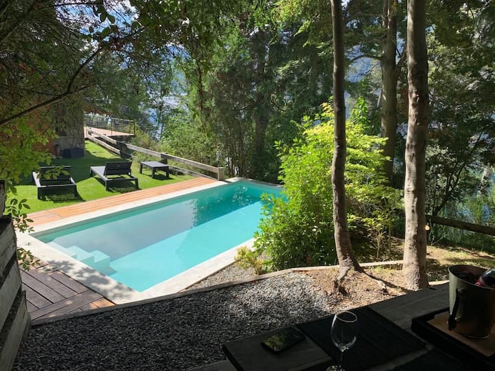 Casa Costa De Lago Y Pileta Climatizada - Villa La Angostura