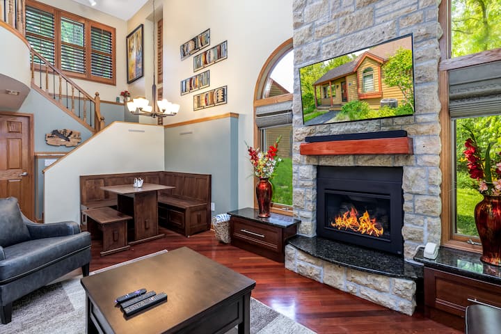 Country Chic + Comfort|fireplace|perfect Getaway - Galena, IL