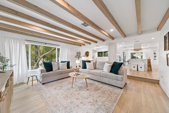 Family-friendly 4br Stay | Close To Attractions - Los Angeles, CA