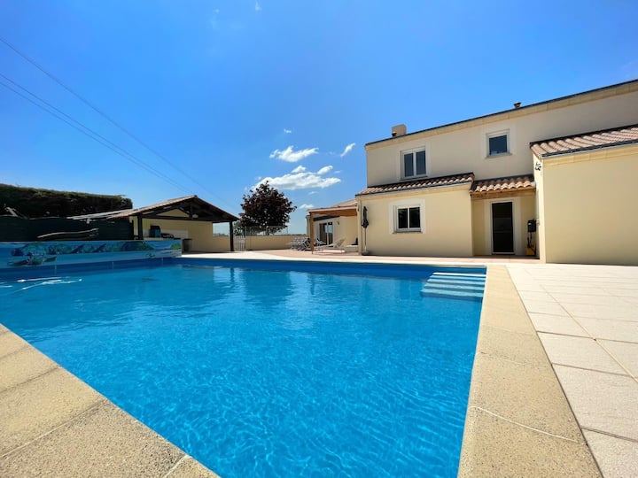 Villa Spacieuse Avec Piscine,  Jacuzzi - Planète Sauvage