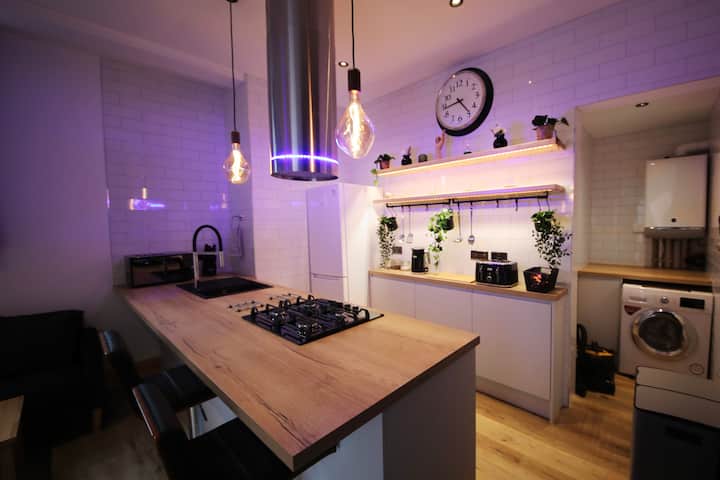 Excellent Refurbished Apartment - Leeds