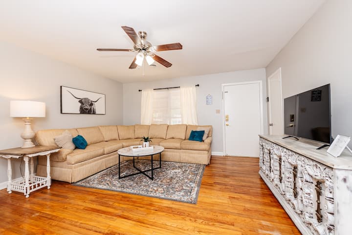 Cozy Cutie Pet Friendly W/ Fenced Yard - Warner Robins, GA