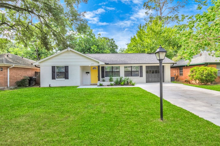 Cozy Oak Forest Cottage-central &Family Friendly - Independence Heights - Houston