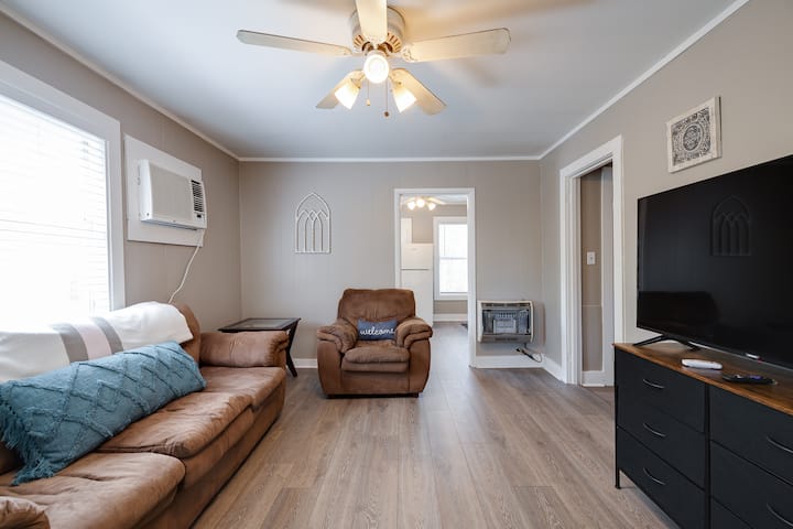 Private Guesthouse Near Uofm | Pets Ok + Parking - Memphis, TN