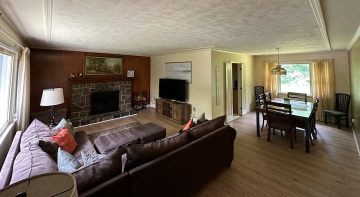Beautiful Ranch In Lg Village - Lake George, NY