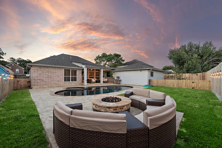 Charming 4/2 Home W/ Pool, Hot Tub, And Firepit - Seabrook, TX