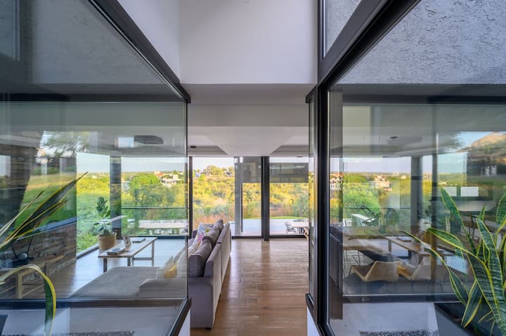 Luxury Villa Lomas En Barrio Cerrado. - Córdoba