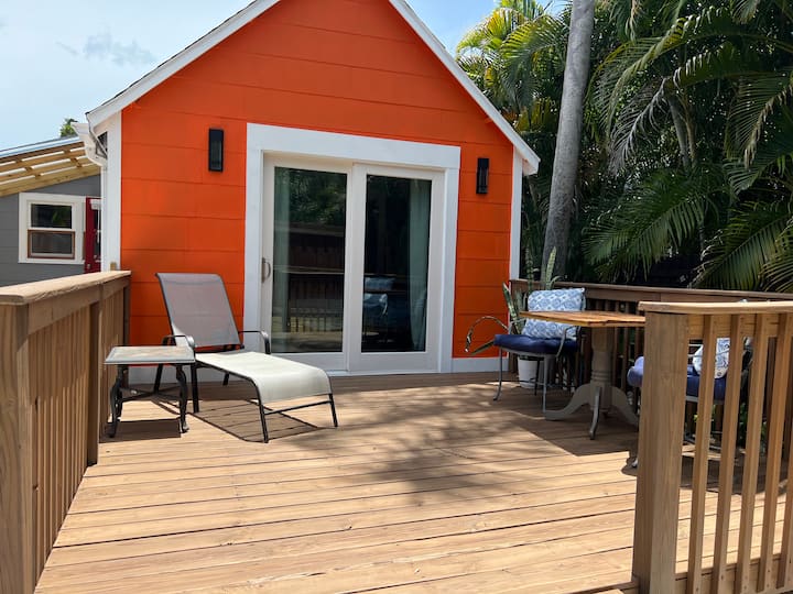 Gulfport Beach Cottage - St. Petersburg, FL