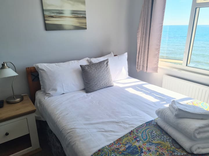 No10 Beach Rooms Family Room - Torquay