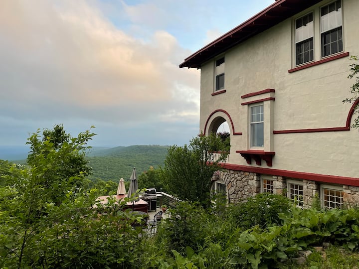 Mountaintop Retreat - Ellenville, NY