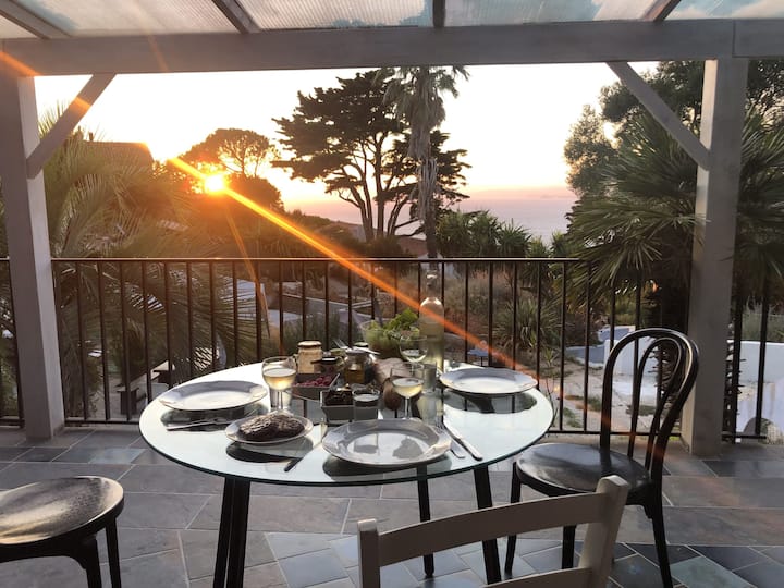 Eve, Chambre Naturiste - Parc national de Port-Cros