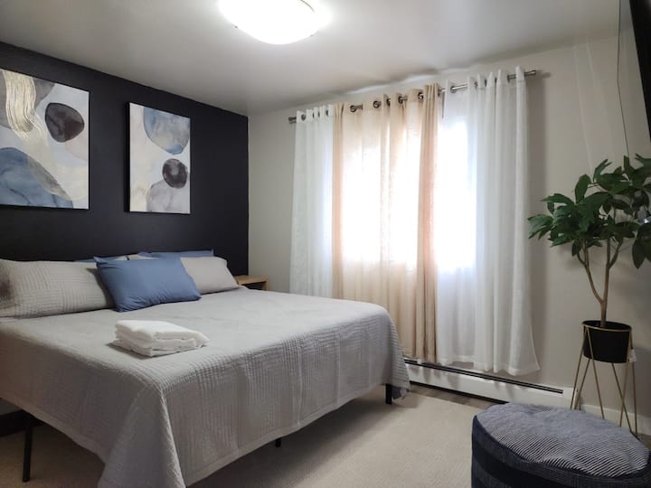 Charming South Side 3 Bedroom Apartment. - Alaska